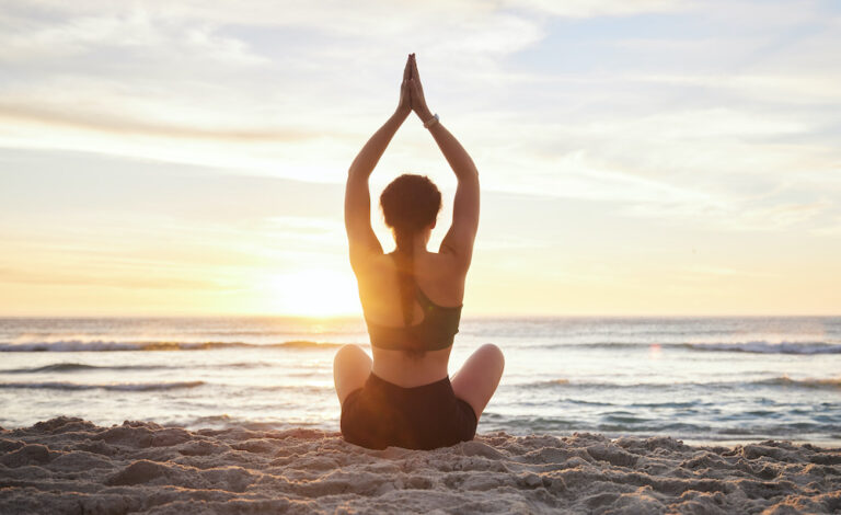 ヨガインストラクターになるには？なり方を初心者向けに分かりやすく解説 | YogaSpaResort